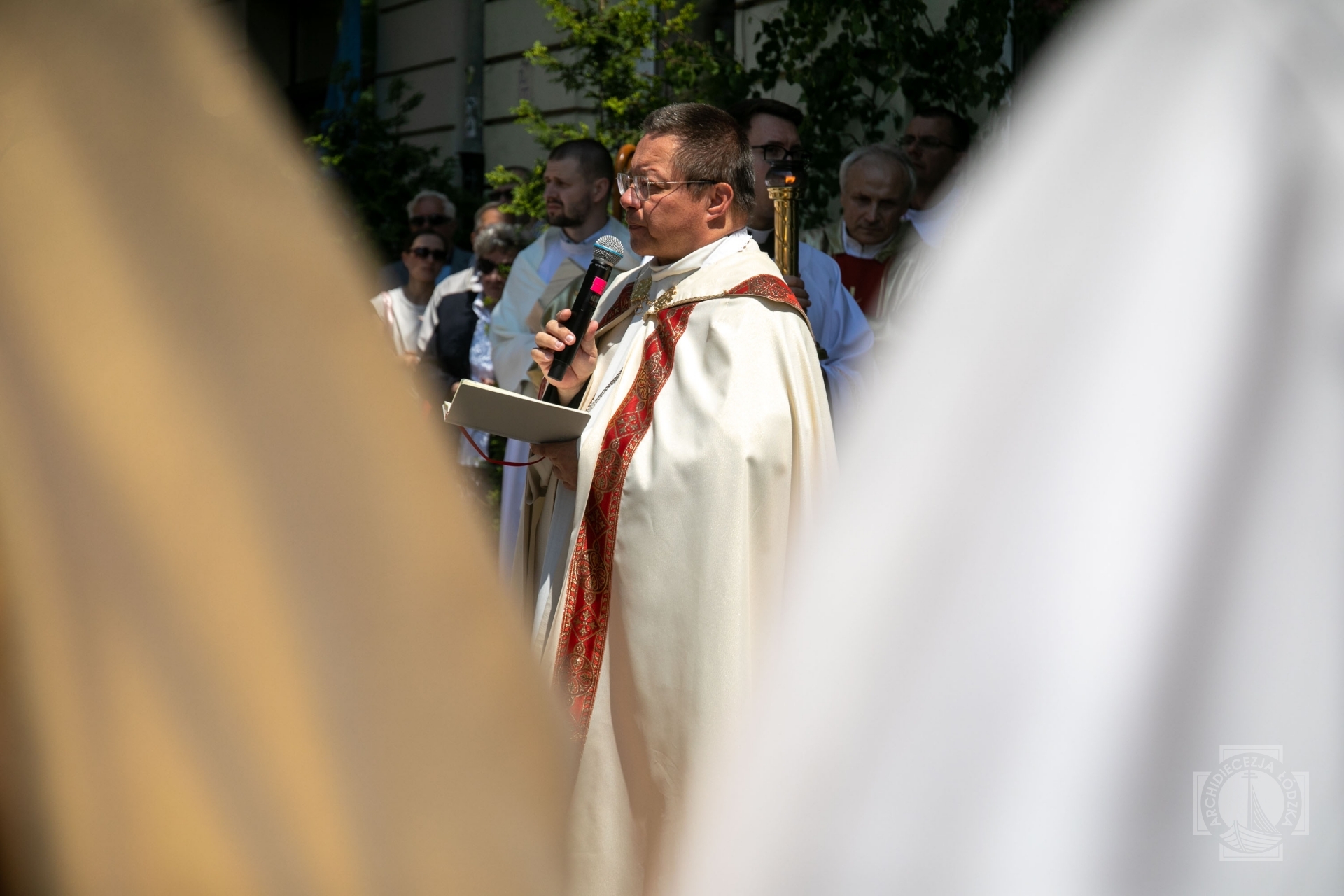 Abp Ryś: Boże Słowo może rozpalić ludzkie serce | III ołtarz | Boże ...